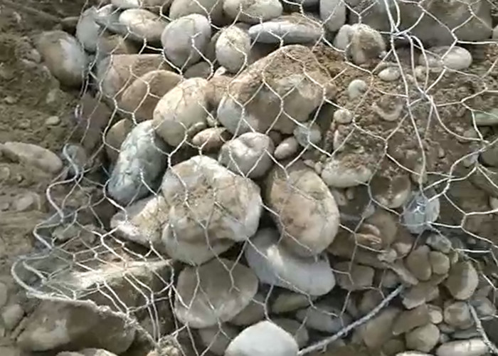Anti Corrosion Woven Mesh Bag / Durable Gabion Sacks 2.7 Mm Wire Gauge